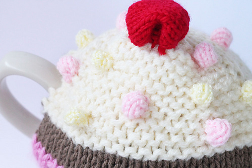 Ravelry: Cupcake Tea Cosy-Cozy pattern by Louise Bollanos