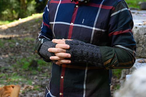 Ravelry: Outlander Jamie's Fingerless Gloves pattern by Louise Bollanos