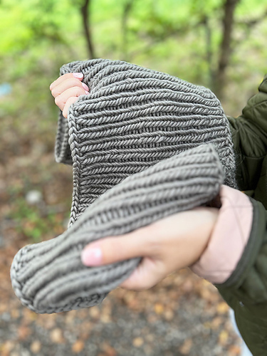 Ravelry: Fisherman's Rib Infinity Scarf pattern by Louise Bollanos