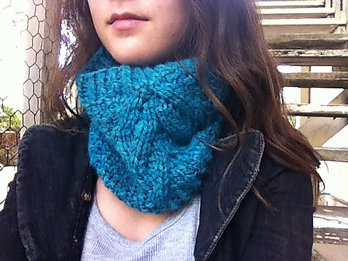Ravelry: Airy Alpaca Cowl pattern by Hannah Nelson