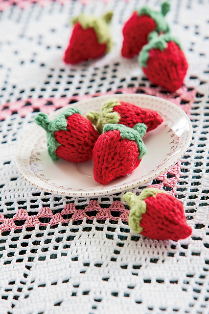Ravelry: Knitted Strawberries pattern by Gabrielle Vézina