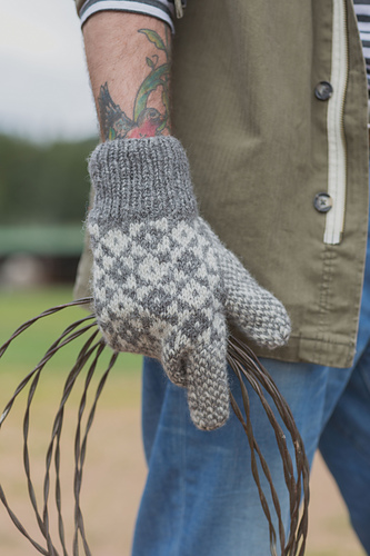 Ravelry: Newfoundland Mittens pattern by Andrea Babb