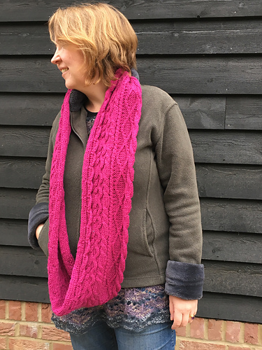 Ravelry: Lazy Eight Cowl pattern by Miranda