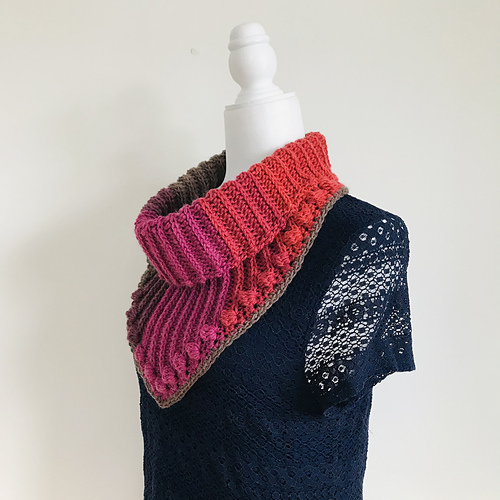 Ravelry: Victoria Cowl (DK, Worsted, Bulky) pattern by Janet Pippin