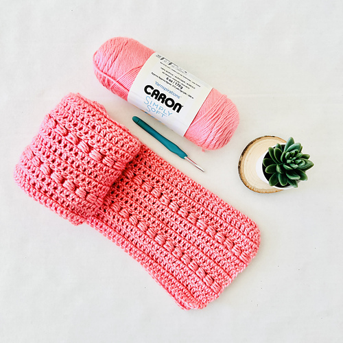 Ravelry: Wrapping Hugs Scarf pattern by Ana Yang