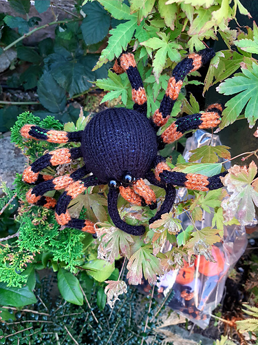 Ravelry: Tarantula Spider Baubles pattern by Hazel Daley