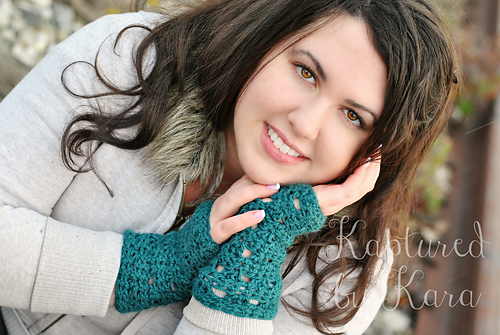 Ravelry: Fingerless Gloves or Wristlets pattern by Jaime Long