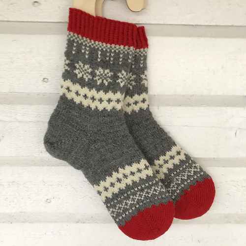 Ravelry: Snowflake Socks pattern by Woollen Knots