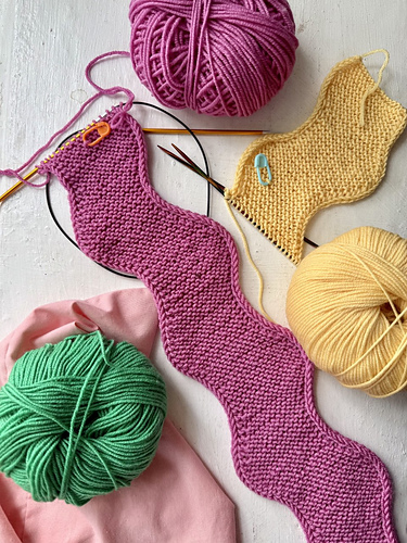 Ravelry: Wiggly Scarf pattern by Helena Wieser