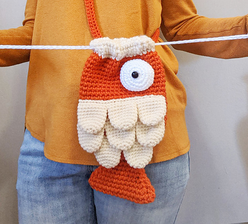 Ravelry: Funny little fish crossbody bag pattern by Hello Happy