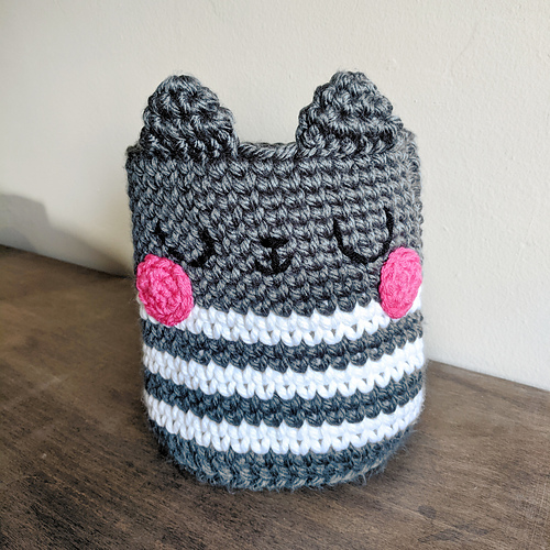 Ravelry: Hanging Cat Basket pattern by Hello Happy