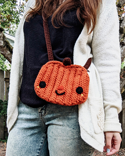 Ravelry: Crossbody Pumpkin Bag pattern by Hello Happy