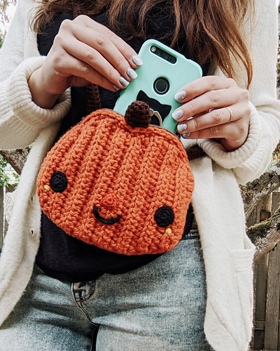 Ravelry: Crossbody Pumpkin Bag pattern by Hello Happy
