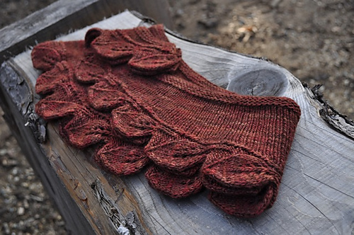 Ravelry: Cedar Leaf Shawlette pattern by Alana Dakos