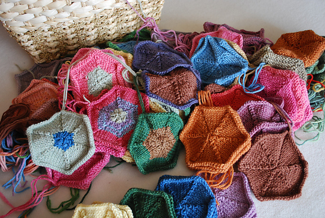Ravelry: BrambleberryYarns' Hexagon Blanket