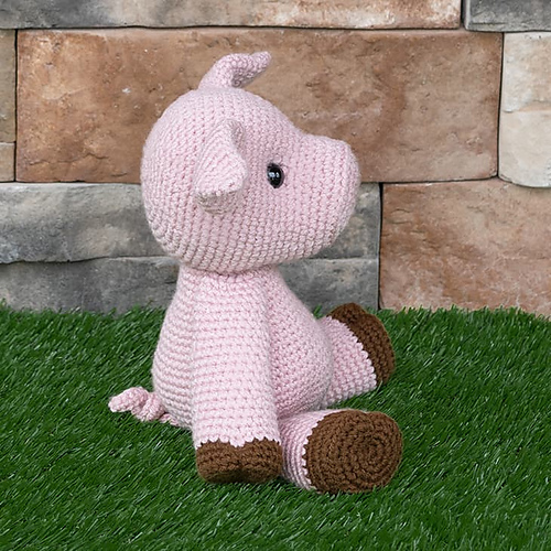 Ravelry: Paisley the Pig pattern by Jess Huff