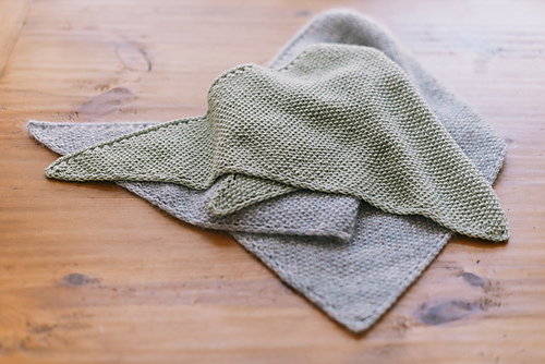Ravelry: Simple Bandana pattern by Paula Leme
