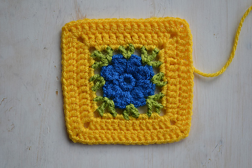 Ravelry: Thrifty Scraps: Vintage Blooms pattern by Brenda Stratton
