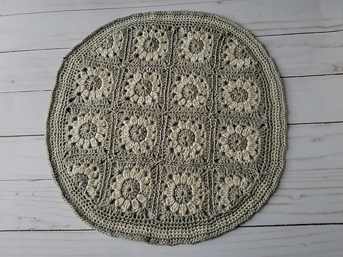 Ravelry: Floral Table Mat pattern by Erica Fedor