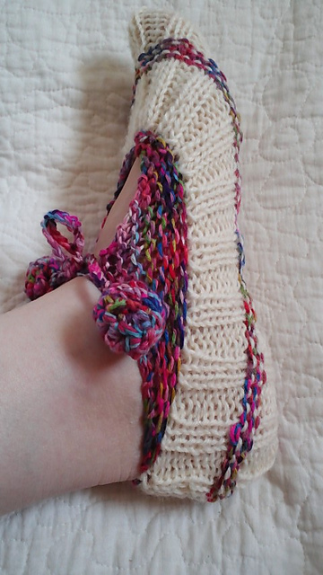 Ravelry: Room Shoes pattern by Yukiya