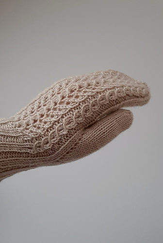Ravelry: Westminster Mittens pattern by Halldora J
