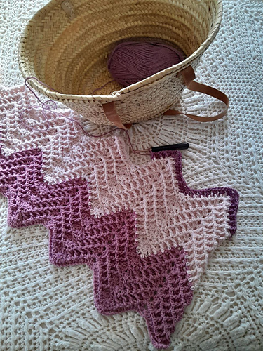 Ravelry: hollanddesigns' Reversible Waffle Chevron Blanket