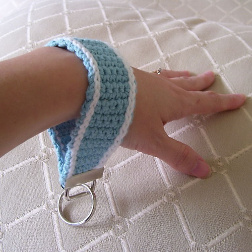 Ravelry: Wristlet Keyfob pattern by Lisa van Klaveren