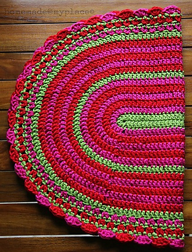 Ravelry: Oval Table Runner pattern by Alessandra Poggiagliolmi