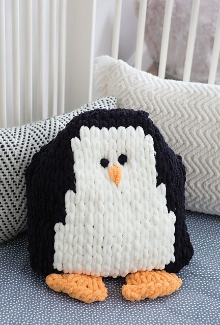 Ravelry: Penguin Pillow pattern by Kristi Simpson