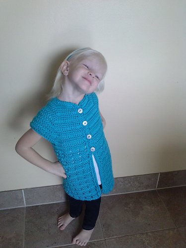 Ravelry: Twin V-Stitch Cardigan pattern by Kinga Erdem