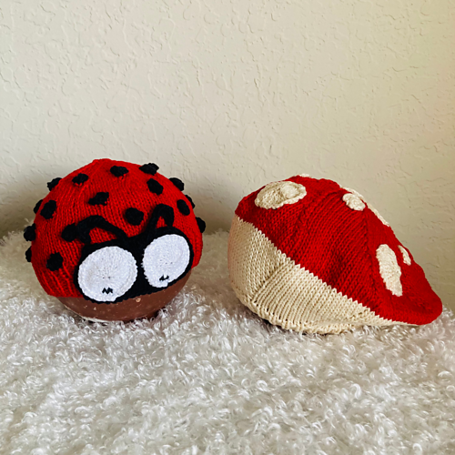 Ravelry: Ladybug Baby Hat pattern by Hannah Rosanelli