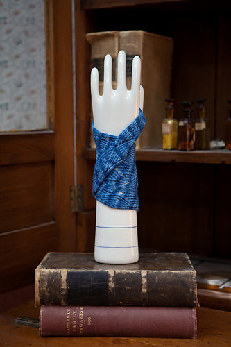 Ravelry: Polyommatus argiolus Cuff pattern by Hunter Hammersen