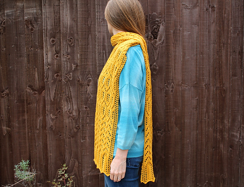 Ravelry: Raava scarf pattern by Diana Rozenshteyn
