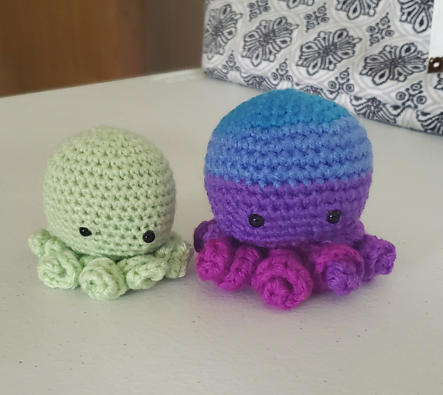 Ravelry: iamtheyarnchik's Squid army (octopus)