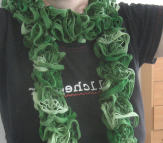 Ravelry: Elicia Ruffle Scarf pattern by Lincraft