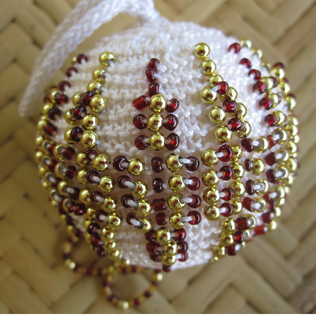Ravelry: Christmas Beaded Baubles pattern by Pam Cox