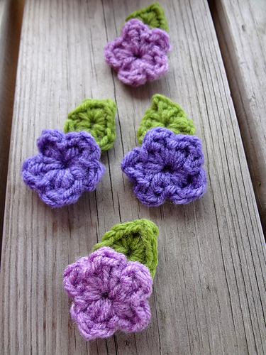 Ravelry: One Round Leaf With Stem pattern by Fiber Flux / Jennifer ...