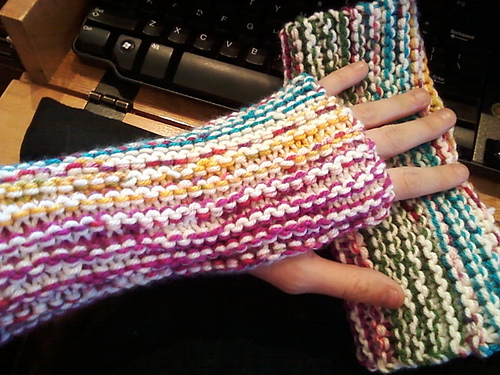 Ravelry: Easy Garter Stitch Mitts pattern by Kelly Meneely