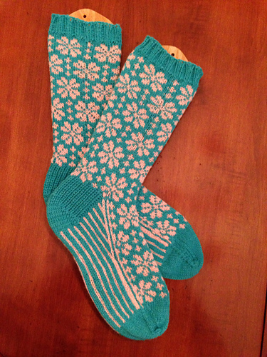 Ravelry: Yoshino Socks pattern by iknit2purl2