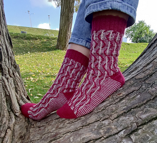 Ravelry: Illusion Socks pattern by Alena Malevitch