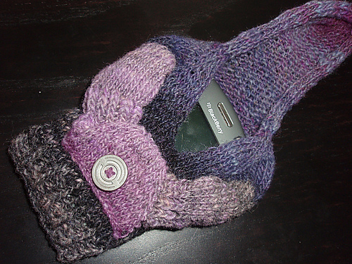 Ravelry: iPhoodie (ipod/iphone hoodie) pattern by Emily Vanek