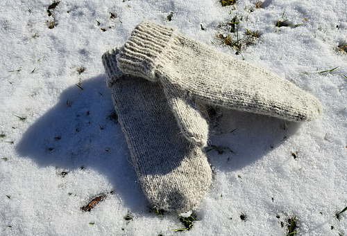 Ravelry: Yarnesty mittens pattern by Anna Friberg