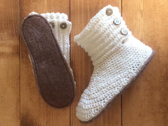 Ravelry: Ankle Boot Slippers pattern by Liz Worley