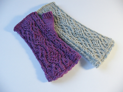 Ravelry: Kesh Fingerless Mitts pattern by Luise O'Neill