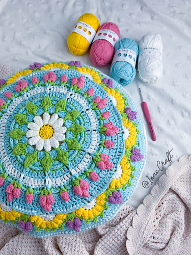 Ravelry: Peace Garden Cushion pattern by Inas Fadil Basymeleh