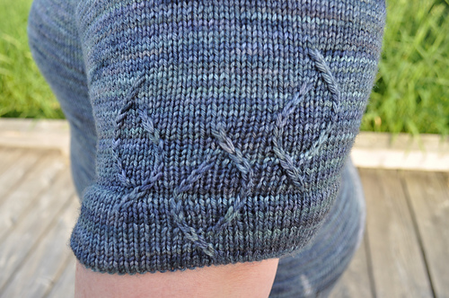 Ravelry: Curvy Twisty Viney Thing pattern by Kim McBrien Evans