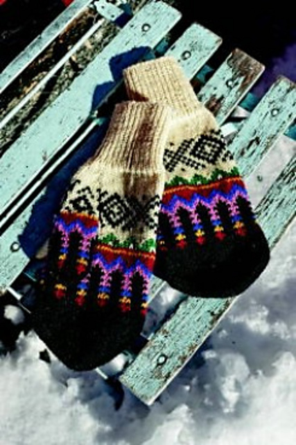 Ravelry: Mittens with Claw pattern from Setesdal pattern by Arne & Carlos