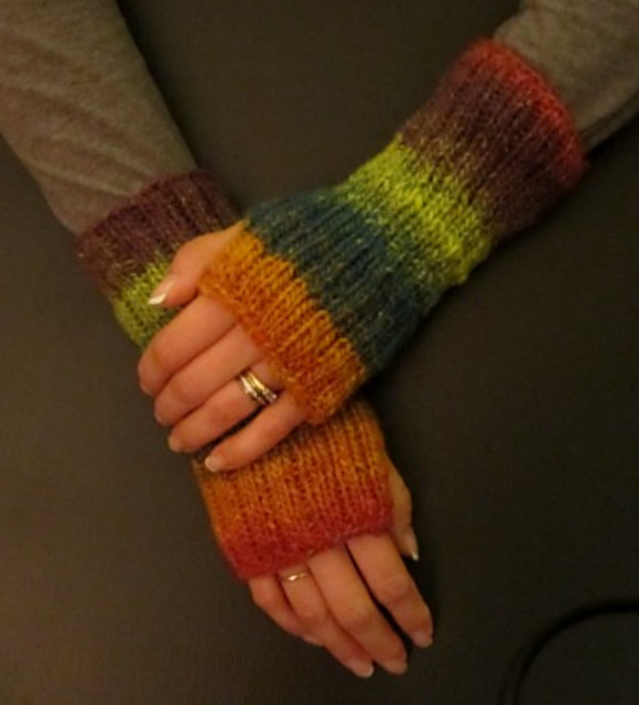 Ravelry: WW002 March Madness Gauntlets pattern by The Knitting Doodle