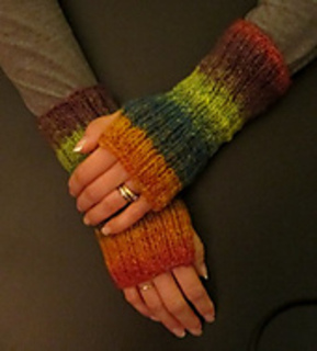 Ravelry: WW002 March Madness Gauntlets pattern by The Knitting Doodle