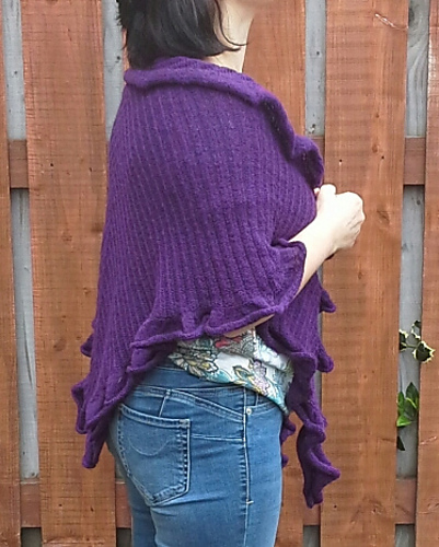 Ravelry: Beginner's ruffled Shawl pattern by Irena cep